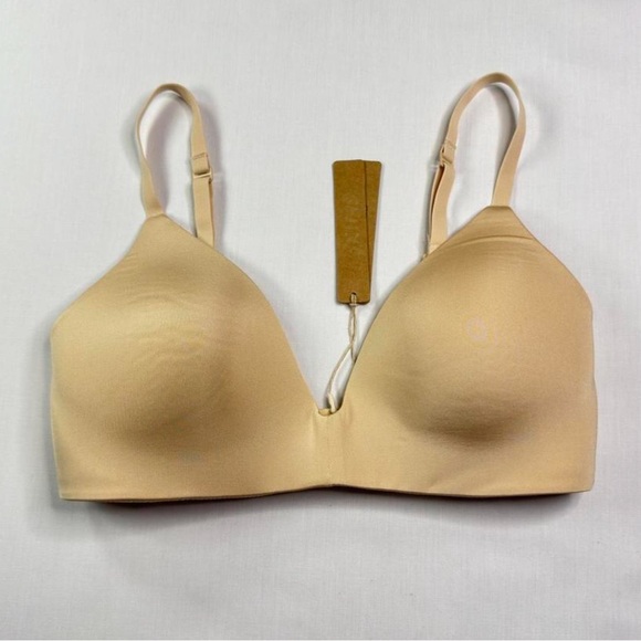 SKIMS | Intimates & Sleepwear | Skims Wireless Form Lightly Lined Bra ...